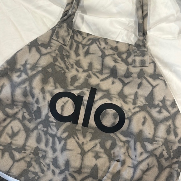 ALO Yoga | Accessories | Viral Alo Tote | Poshmark